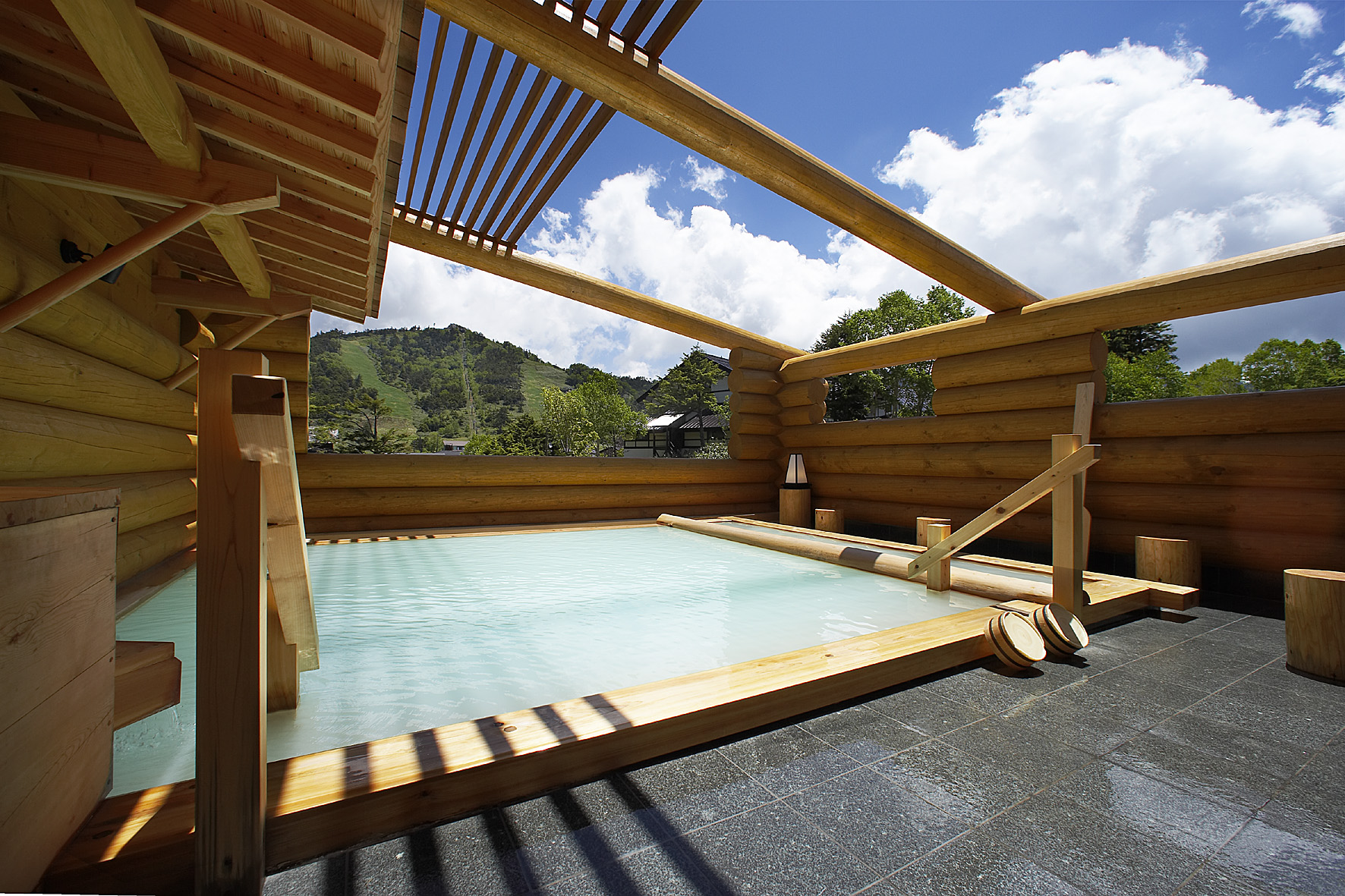 【がんばれ農家！フルーツたっぷり収穫体験】雲上の露天風呂 白鐡の湯 万座亭 | たま旅